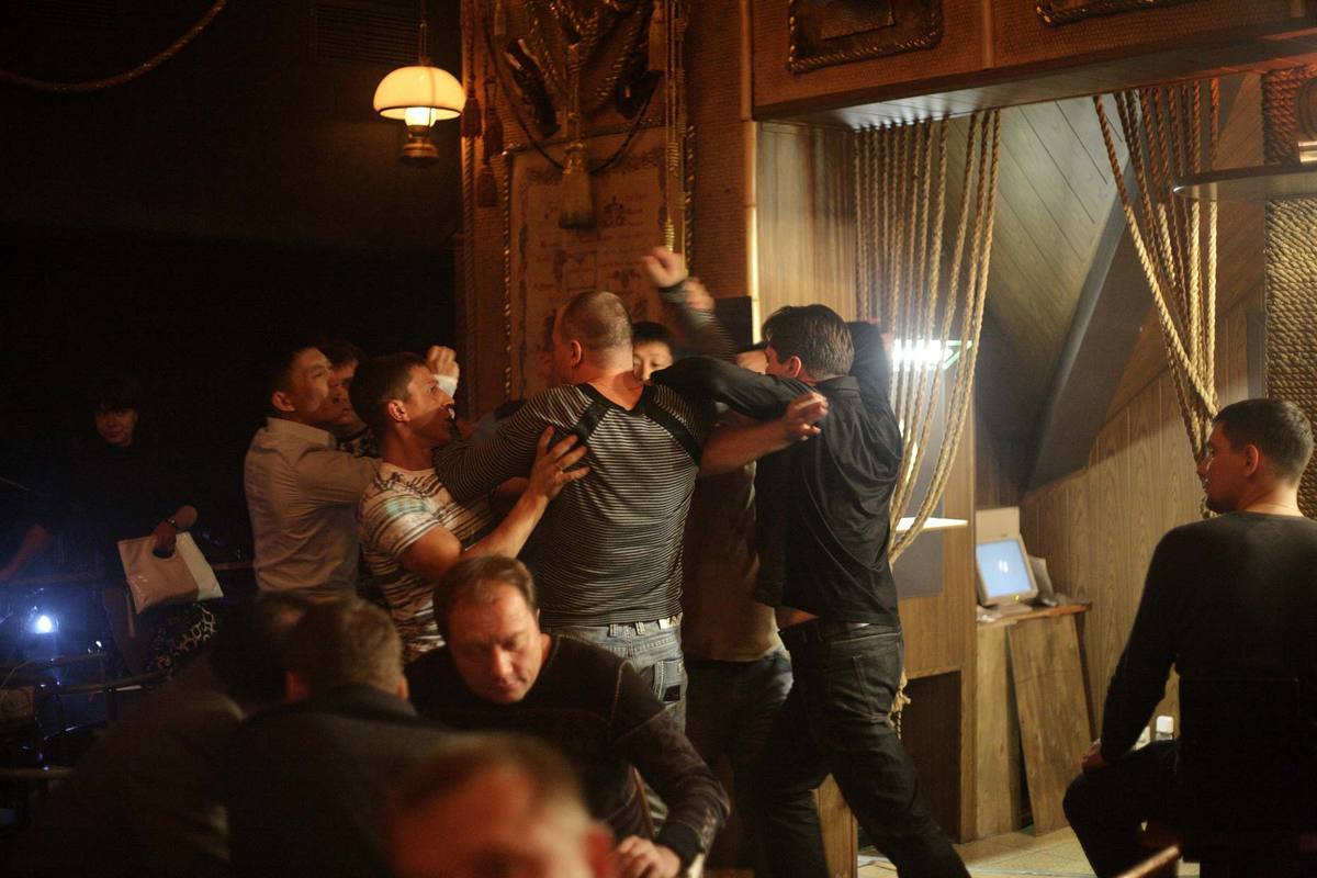 HERE’S HOW TO TALK YOUR WAY OUT OF A BAR FIGHT Nightclub Photos ...
